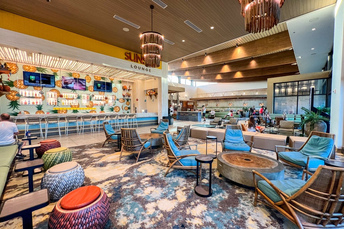 Universal's Endless Summer Resort — Dockside Inn and Suites: What it's ...