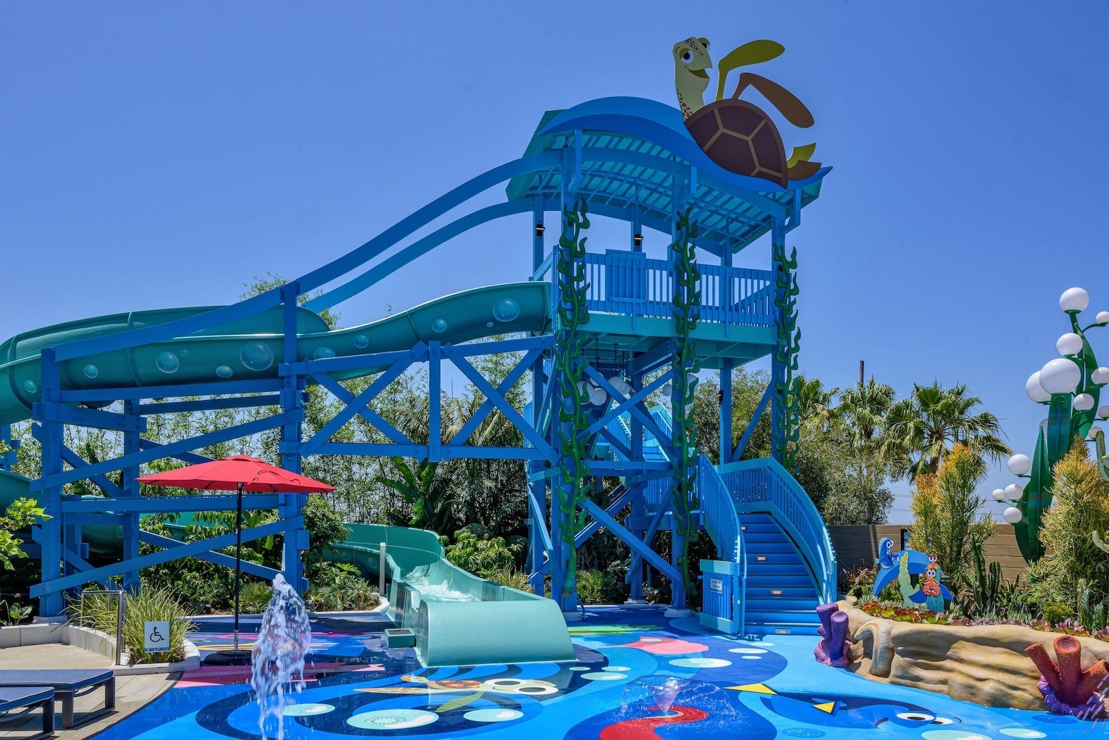 4 reasons staying at a Disneyland hotel is worth it - The Points Guy