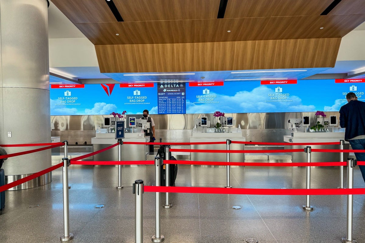 Delta Air Lines domestic first class review - The Points Guy - The ...