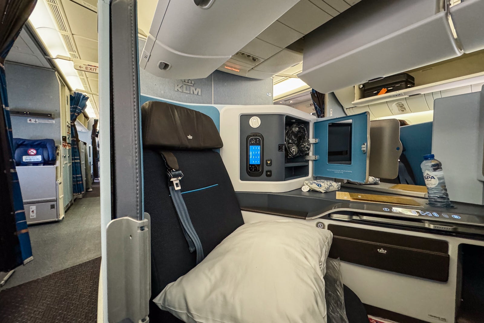 KLM's new business class has wireless charging and privacy doors - The ...