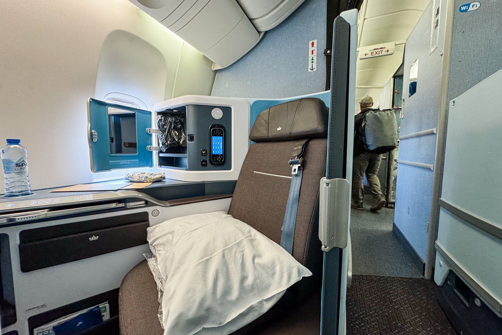 KLM's new business class has wireless charging and privacy doors - The ...