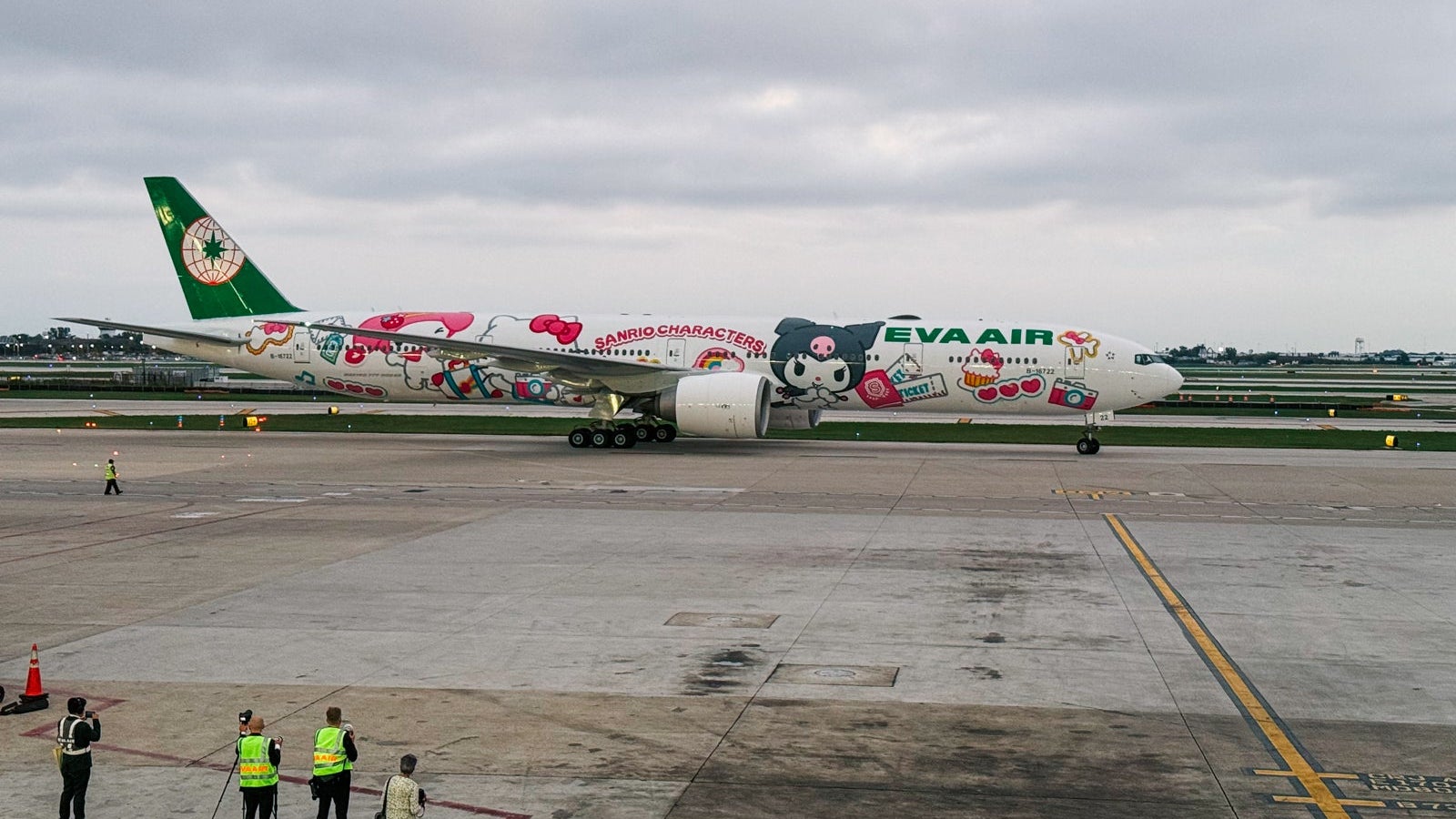 eva hello kitty flight schedule