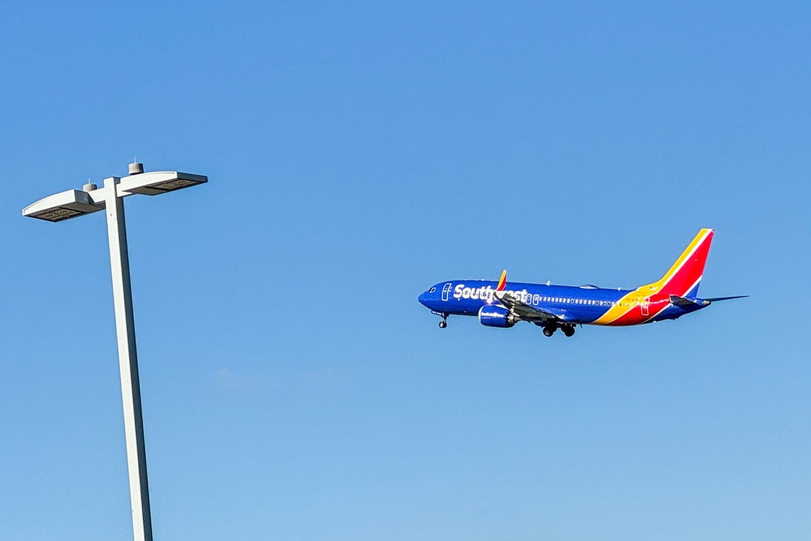 Southwest Airlines to end free checked bags policy, award devaluation ...