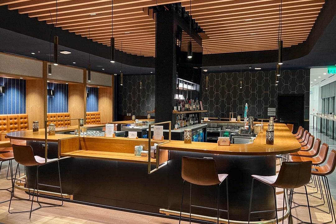 Alaska Airlines airport lounges: How to get access - The Points Guy