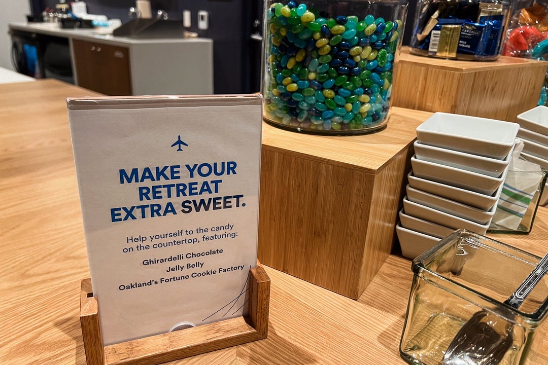 Alaska Airlines airport lounges: How to get access - The Points Guy