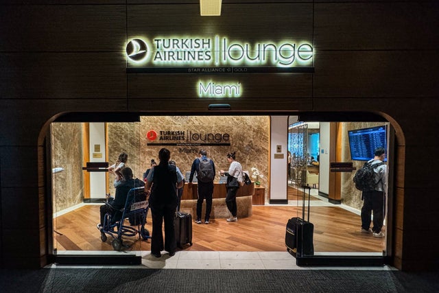 Flying Emirates' first class from Miami to Bogota - The Points Guy