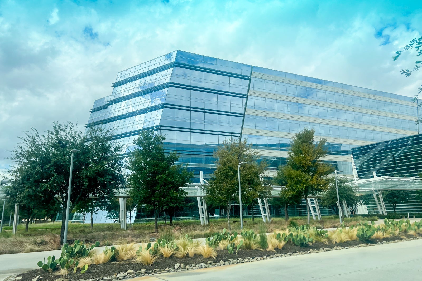 Behind the scenes at American Airlines' giant Fort Worth campus and DFW ...