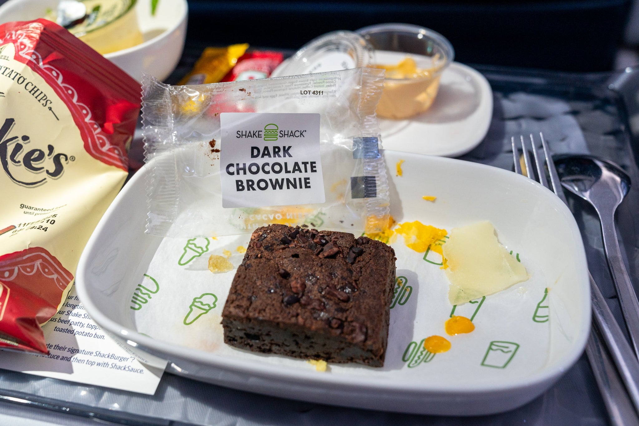 We tried Delta's Shake Shack burger in the sky. Is it good? - The ...