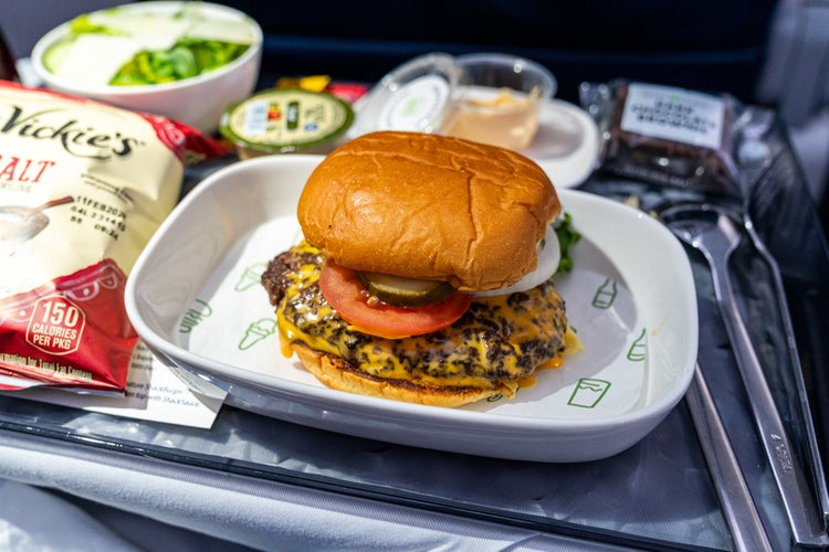 We tried Delta's Shake Shack burger in the sky. Is it good? - The ...