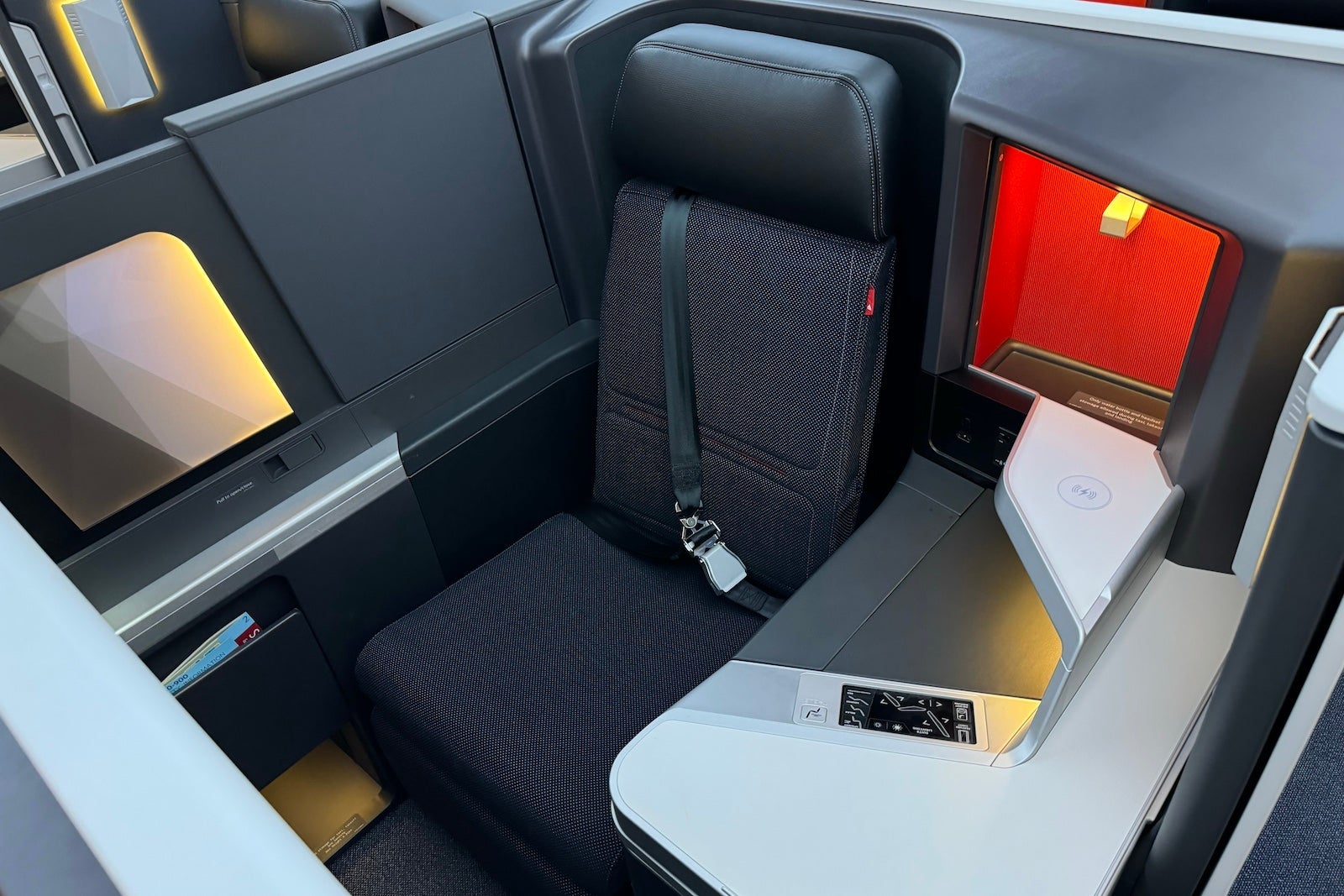 Sneak peek: On board the first Delta Air Lines jet sporting its all-new ...