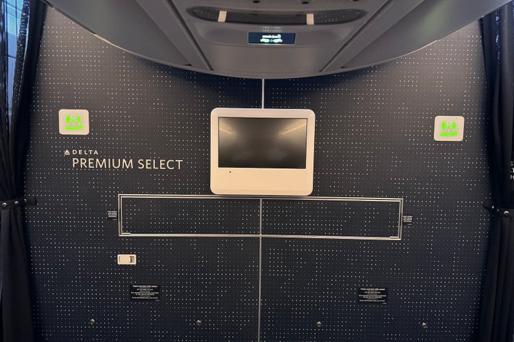 Sneak peek: On board the first Delta Air Lines jet sporting its all-new ...