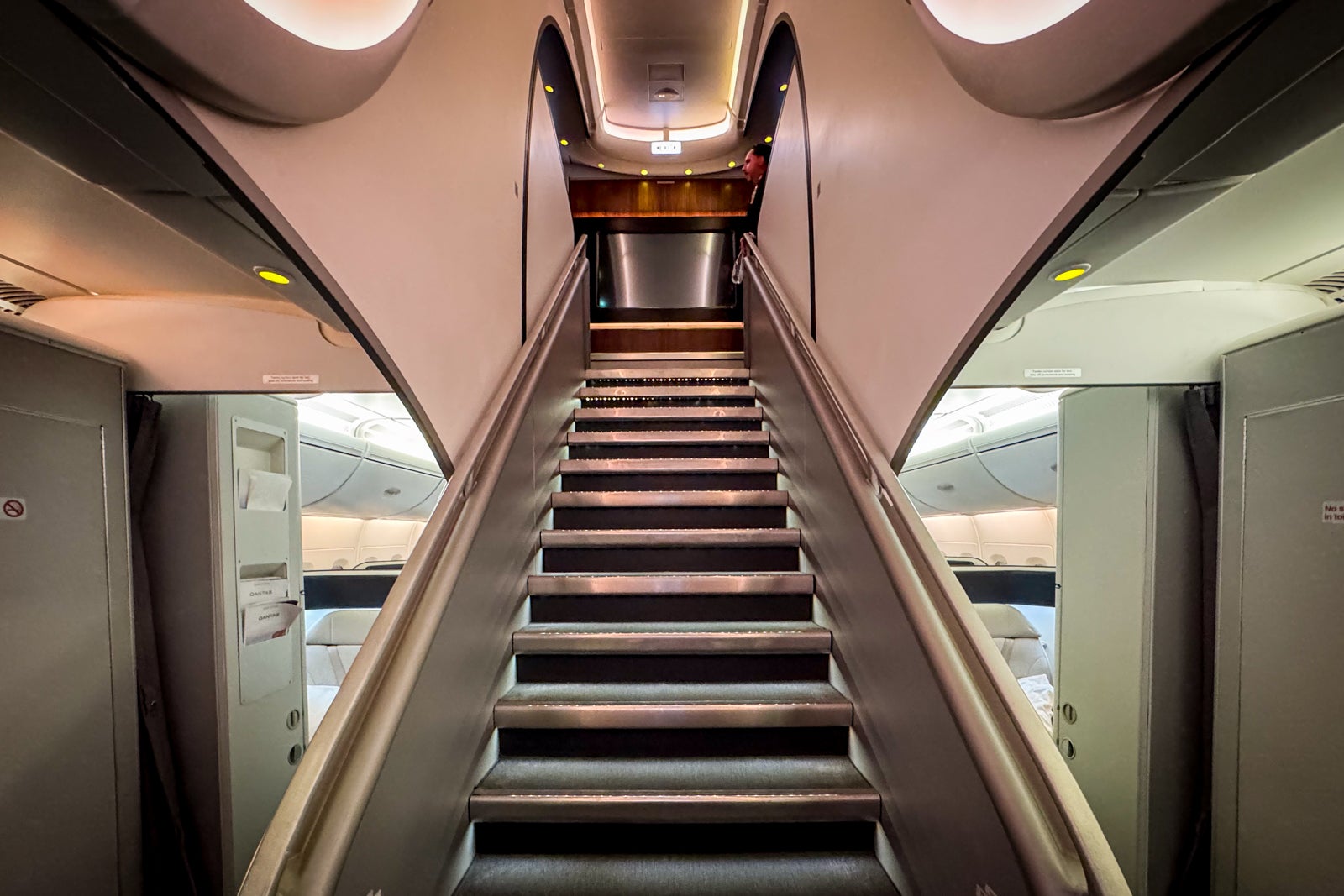 Review of Qantas first class from Los Angeles to Melbourne, Australia ...