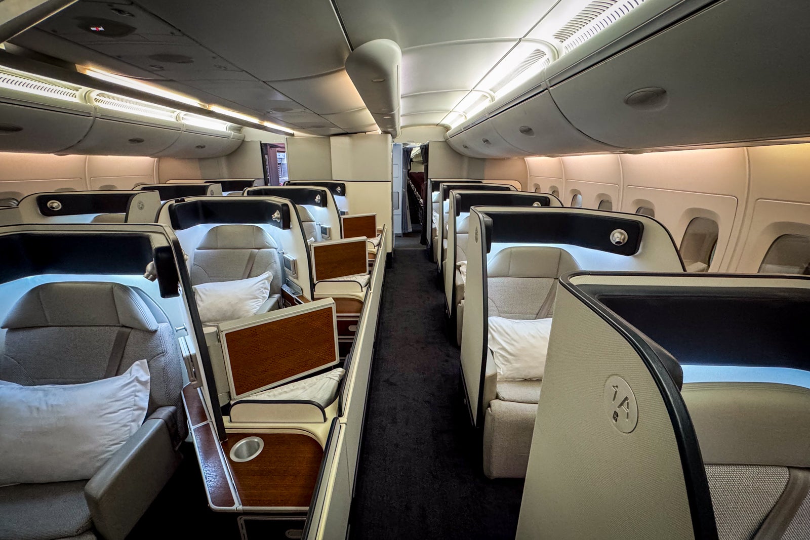 Review of Qantas first class from Los Angeles to Melbourne, Australia ...