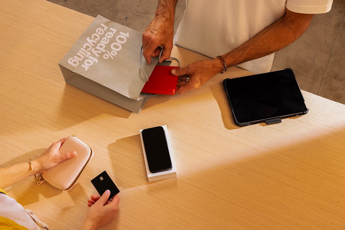 Save on Verizon and tech when you use this credit card for everyday ...