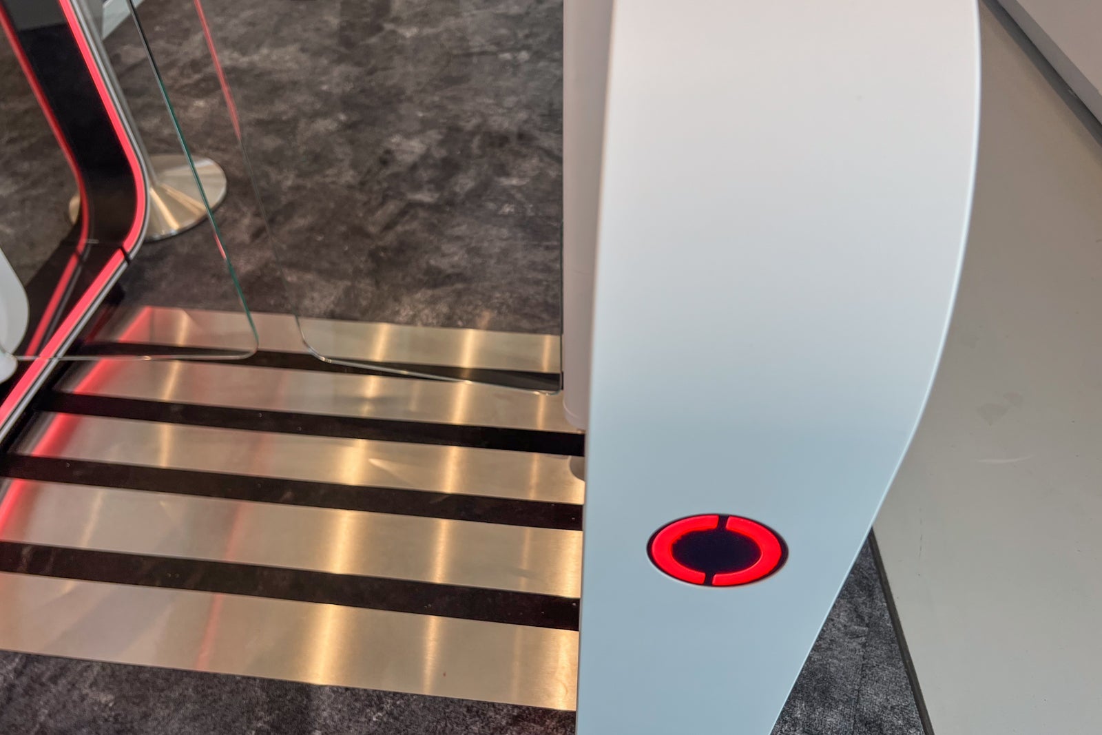 Clear partnering with TSA, unveils new biometric 'e-gates' at 3 major ...