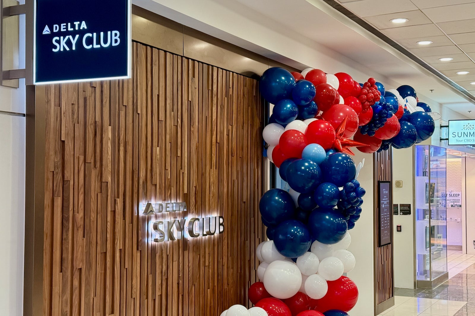 Inside Delta's brand-new Sky Club in Atlanta, its nicest one yet - The ...