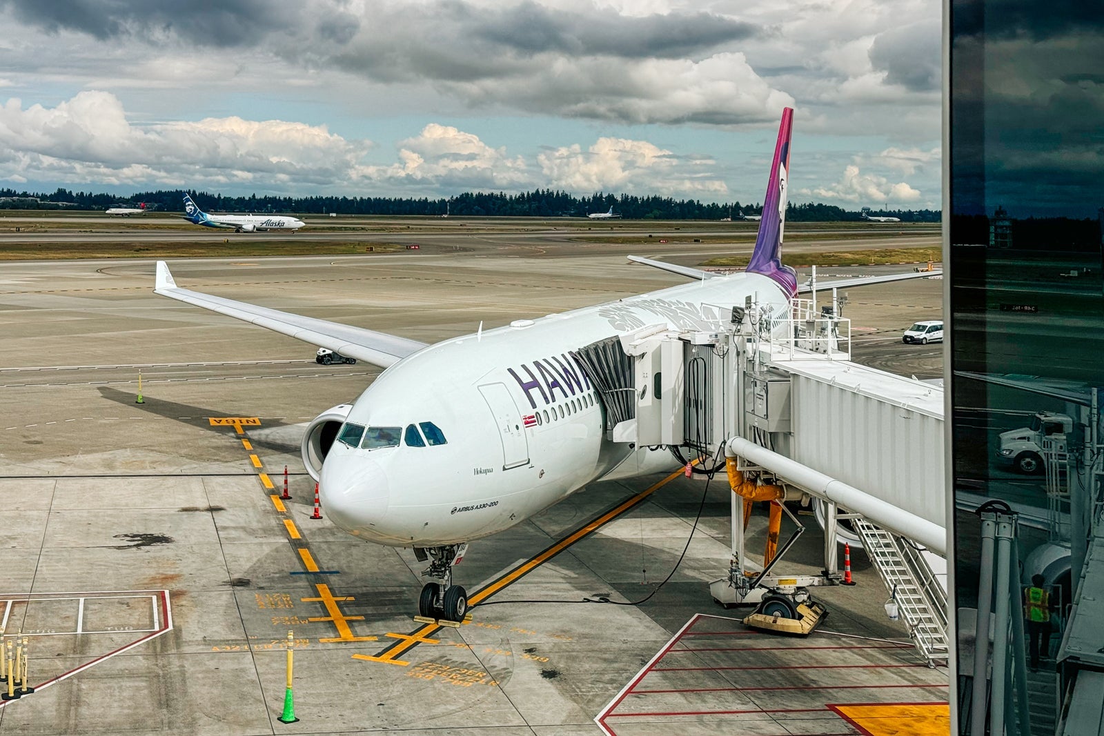 Hawaiian Airlines cuts 3 routes, including longest US domestic flight ...