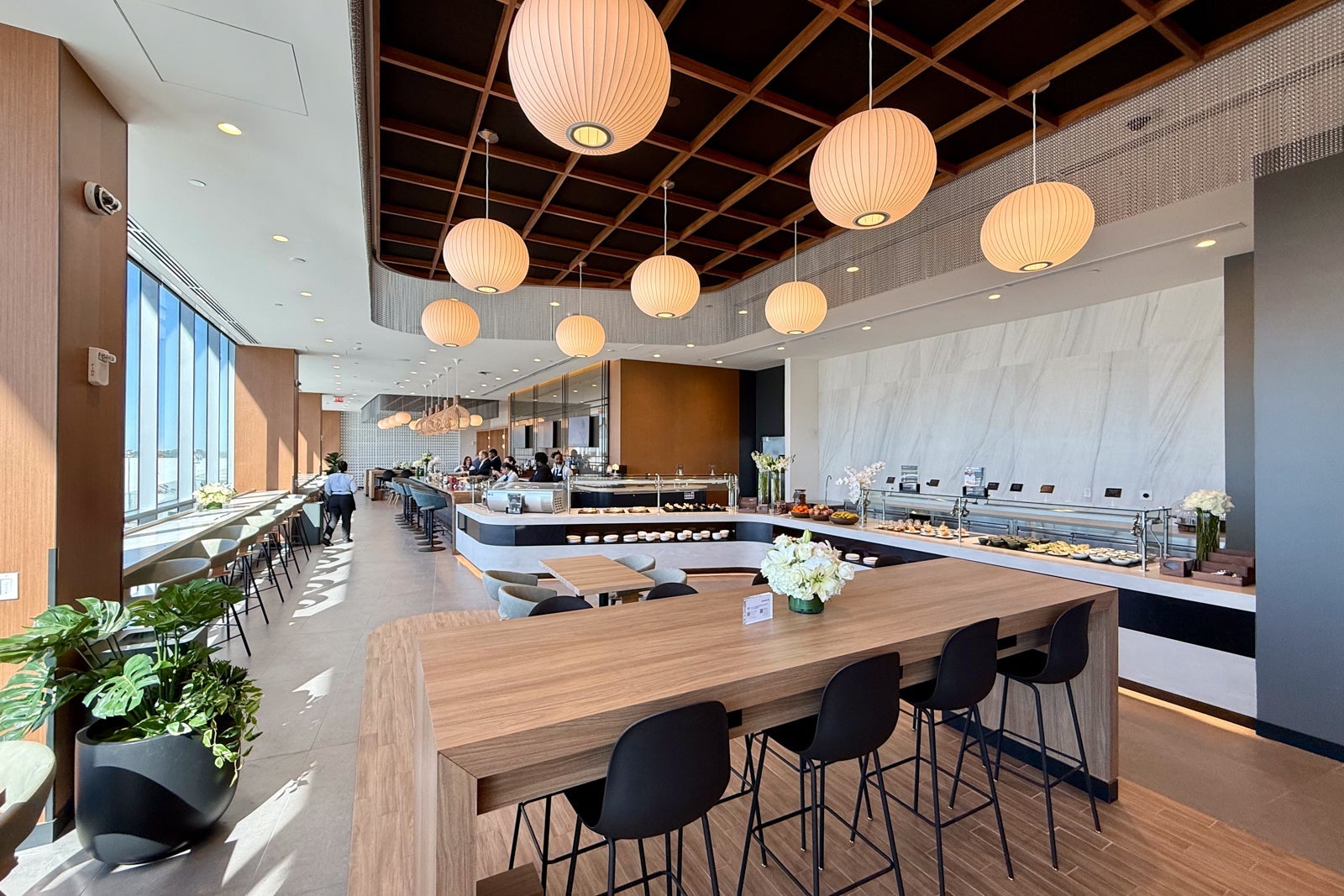 First look: American's new Flagship Lounge and Admirals Club in Philly ...