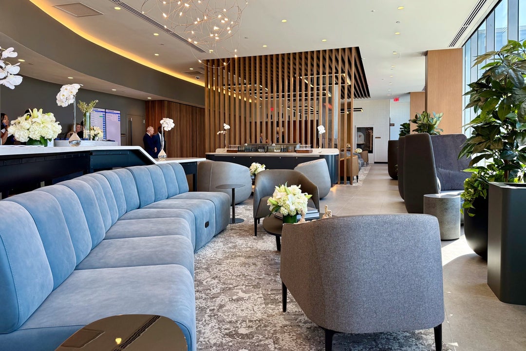 First look: American's new Flagship Lounge and Admirals Club in Philly ...