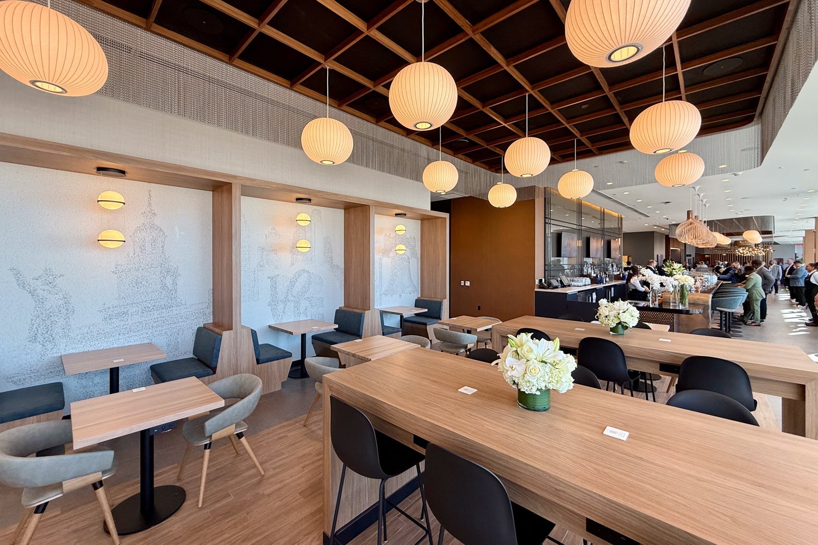 First look: American's new Flagship Lounge and Admirals Club in Philly ...