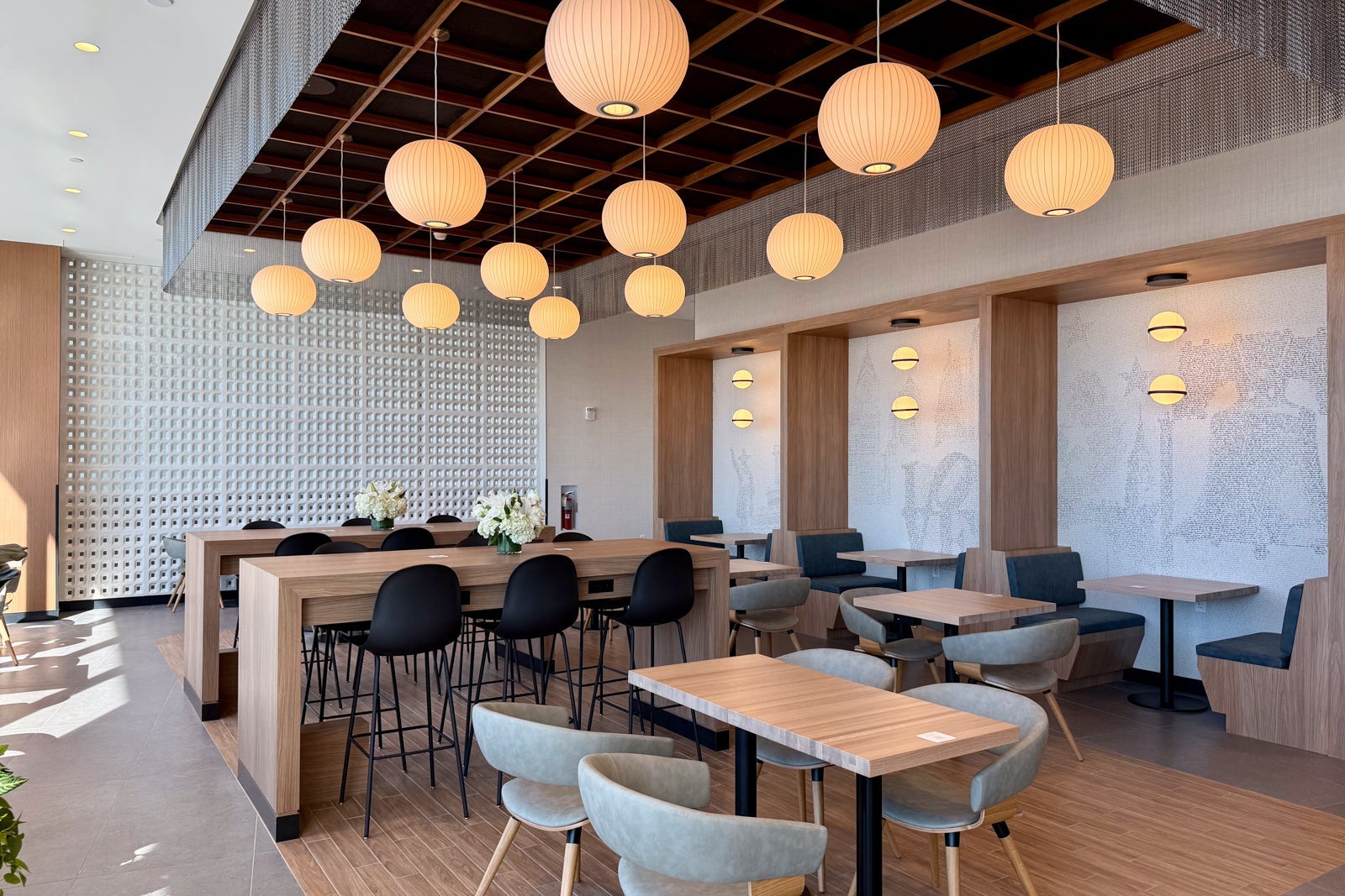 First look: American's new Flagship Lounge and Admirals Club in Philly shine in big debut - The ...