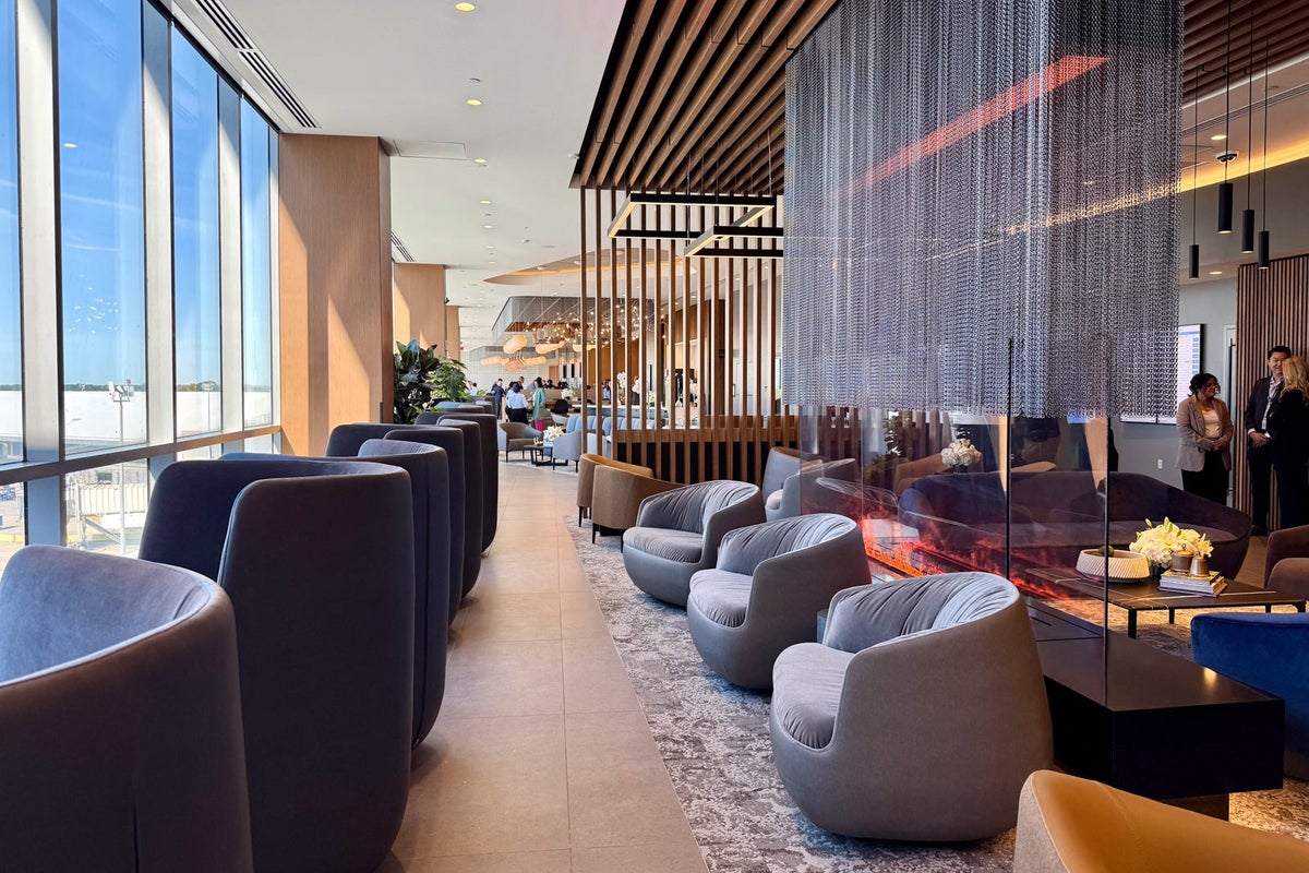 First look: American's new Flagship Lounge and Admirals Club in Philly ...