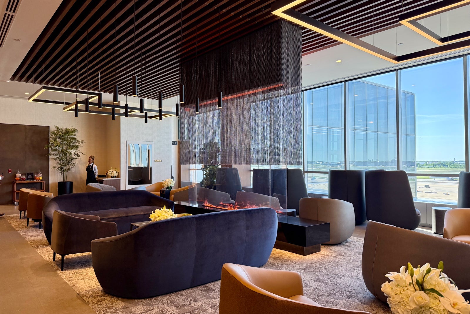 First look: American's new Flagship Lounge and Admirals Club in Philly shine in big debut - The ...