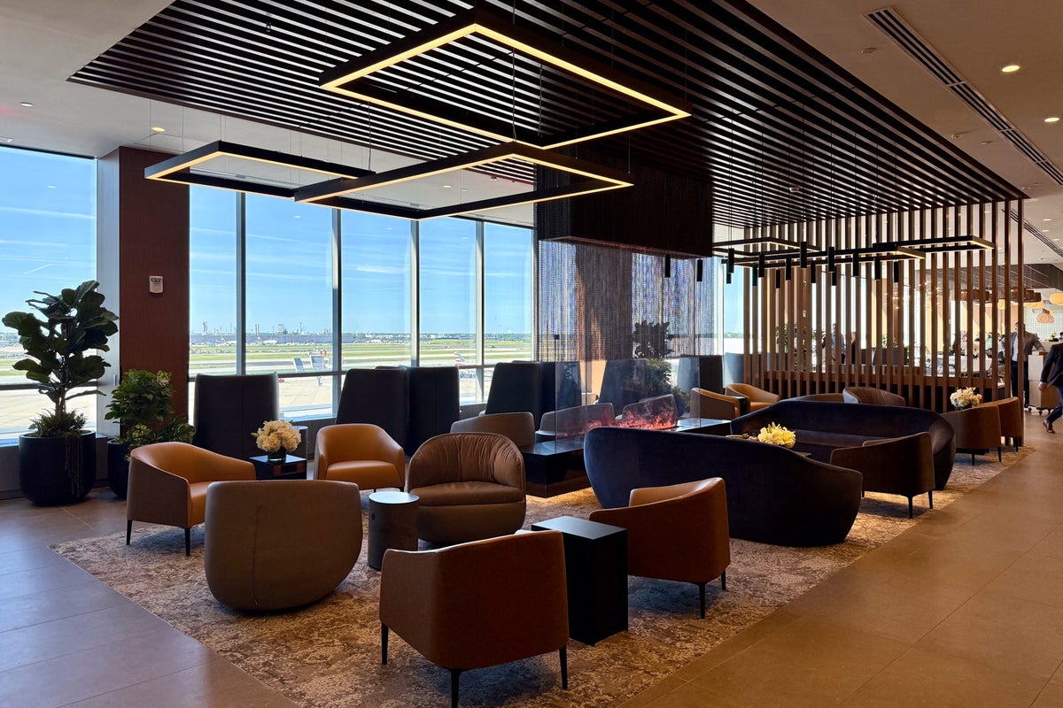 First look: American's new Flagship Lounge and Admirals Club in Philly ...