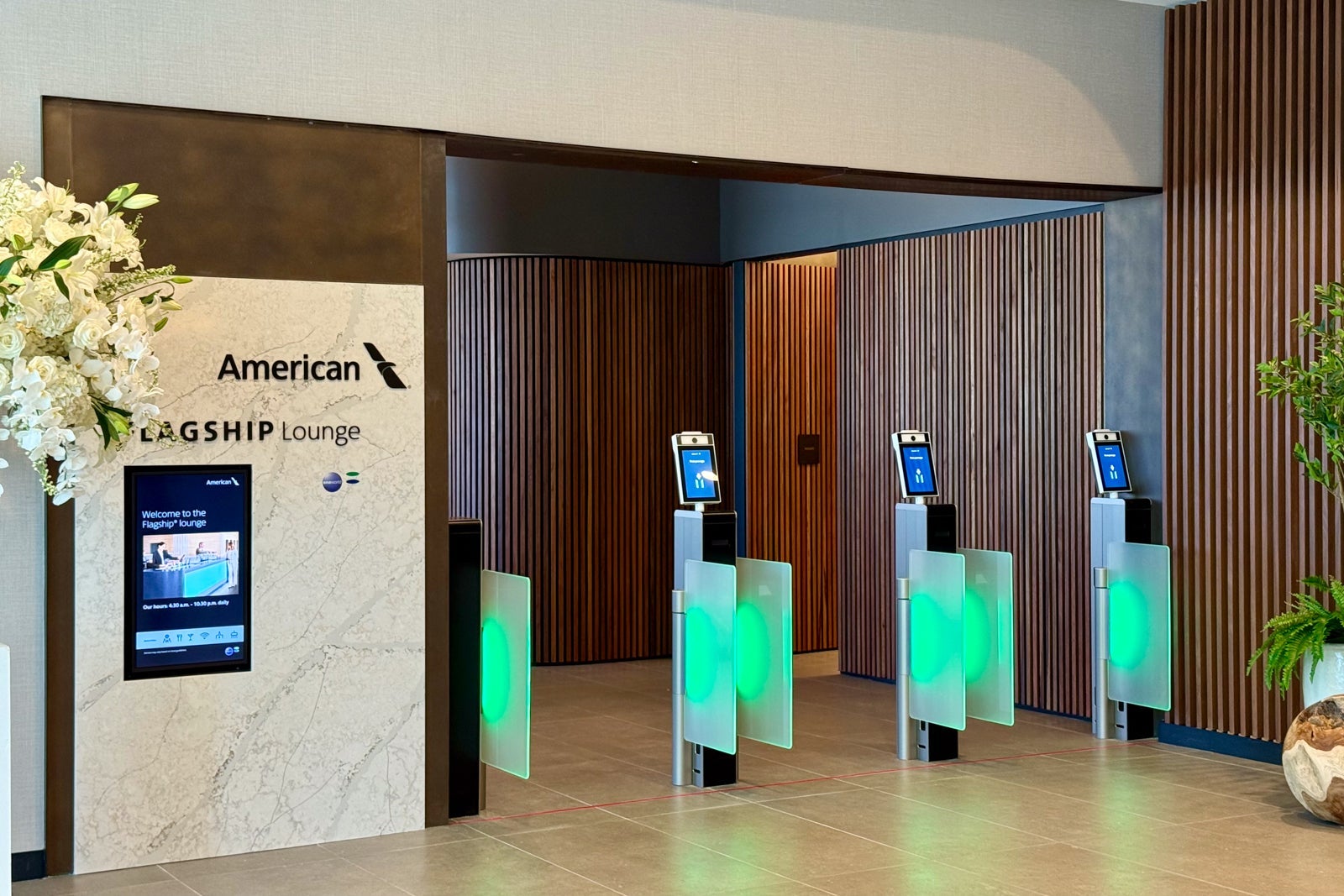First look: American's new Flagship Lounge and Admirals Club in Philly shine in big debut - The ...