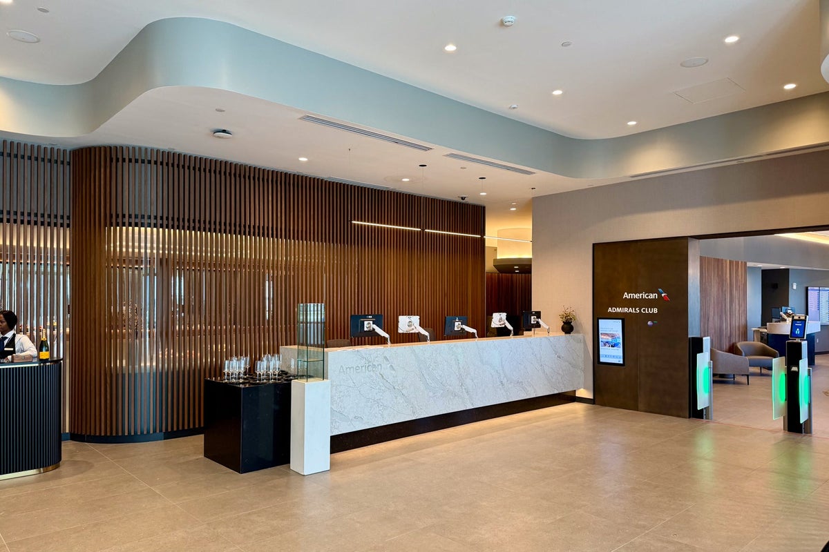 First look: American's new Flagship Lounge and Admirals Club in Philly shine in big debut - The ...