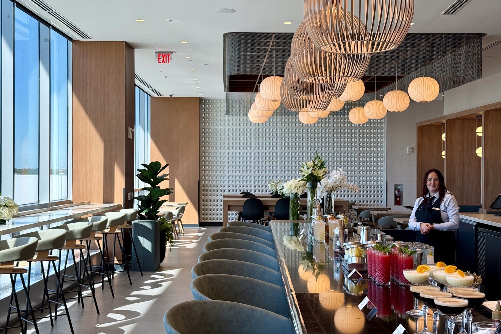 First look: American's new Flagship Lounge and Admirals Club in Philly ...