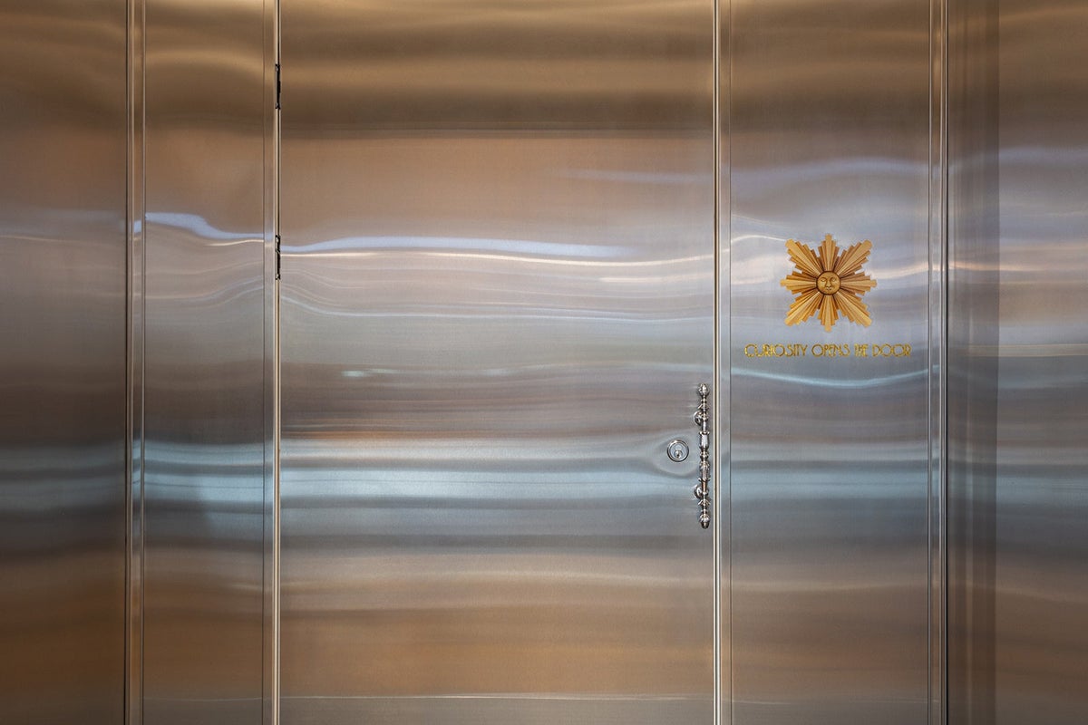 No airline or credit card status needed to enter this airport speakeasy ...