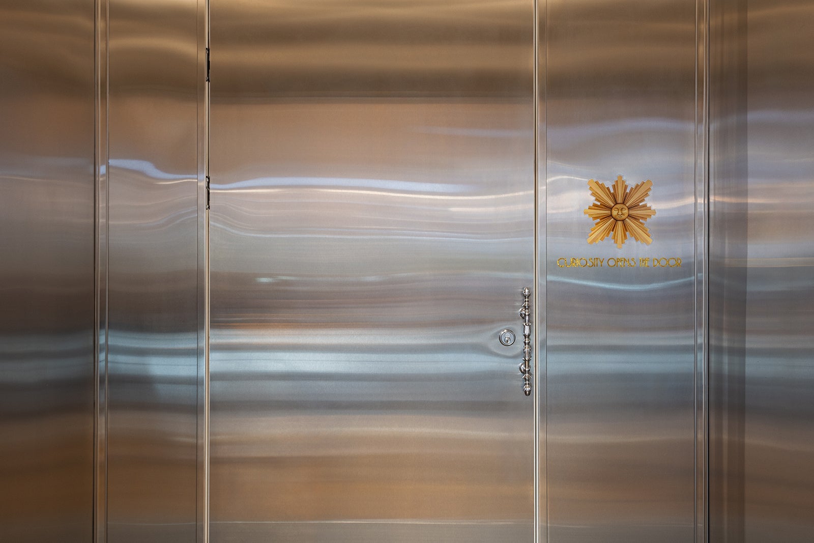 No airline or credit card status needed to enter this airport speakeasy ...