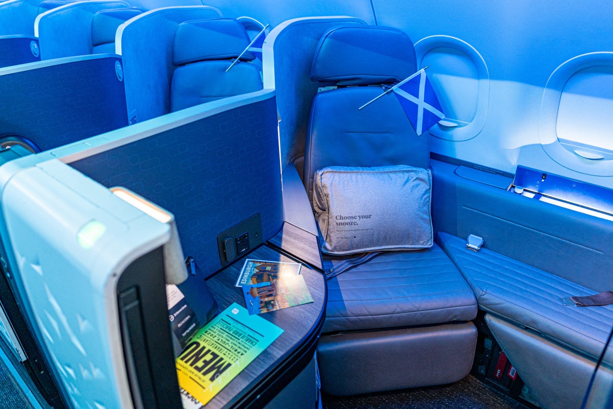 United Airlines and JetBlue to team up in new, blockbuster partnership ...