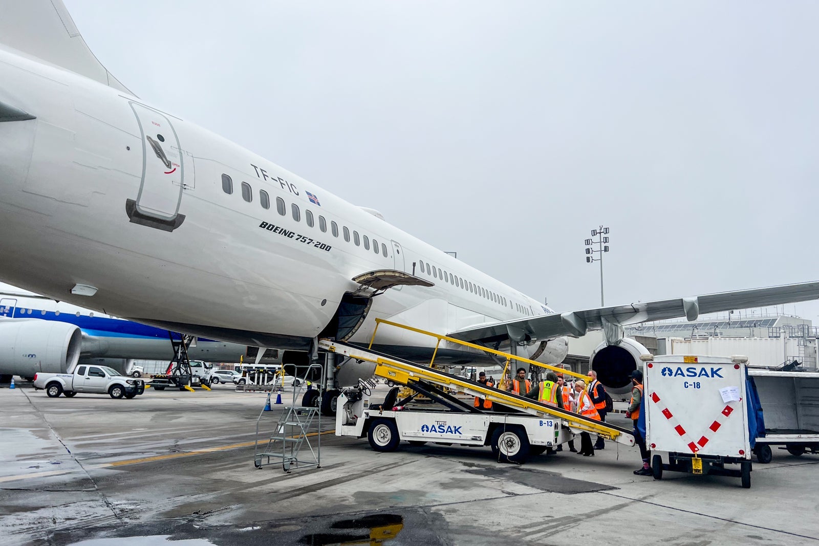 Pan Am is back: Boeing 757-200 takes flight once again with maiden trip ...