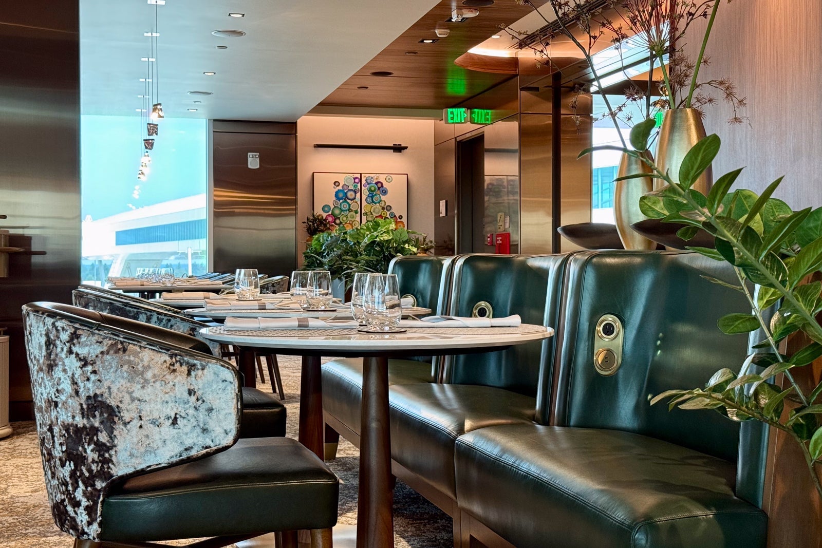 Delta's stunning new Seattle business-class lounge is its most unique ...