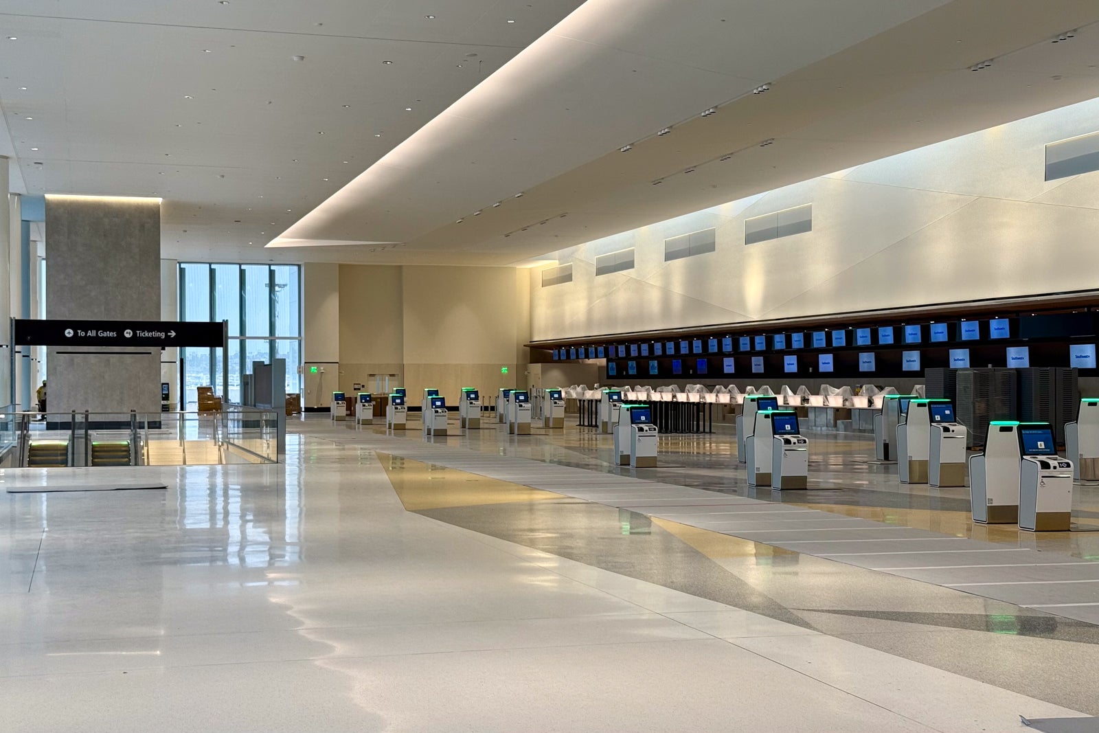 San Diego's new Terminal 1 shines in big debut, comes with new lounges ...