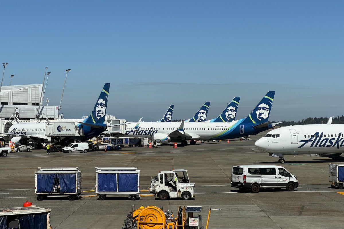 Alaska Airlines to offer free Starlink Wi-Fi on board its planes ...