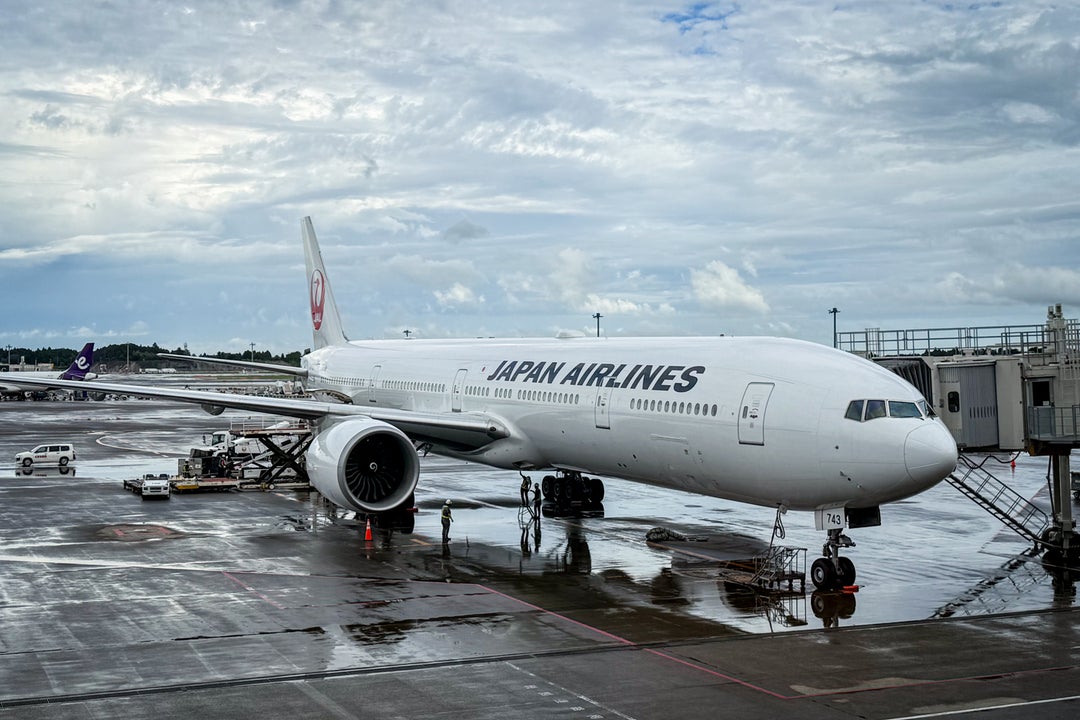 Alaska Airlines to remove earning on basic economy tickets, increase ...