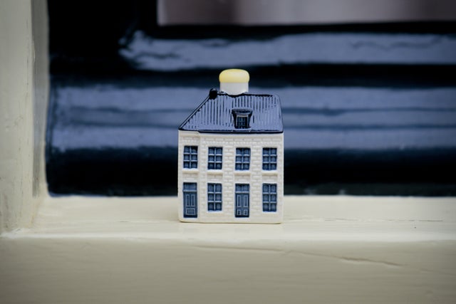 KLM's 106th Delft house collectible is a historic Leiden home - The ...