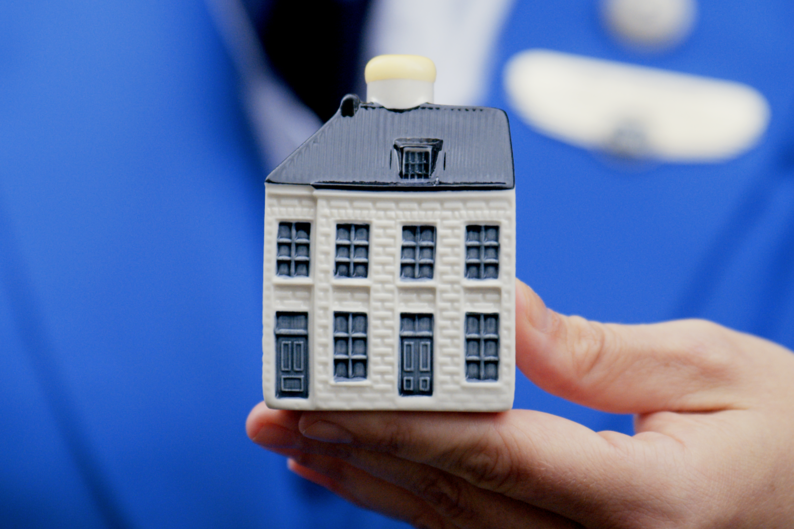 KLM's 106th Delft house collectible is a historic Leiden home - The ...