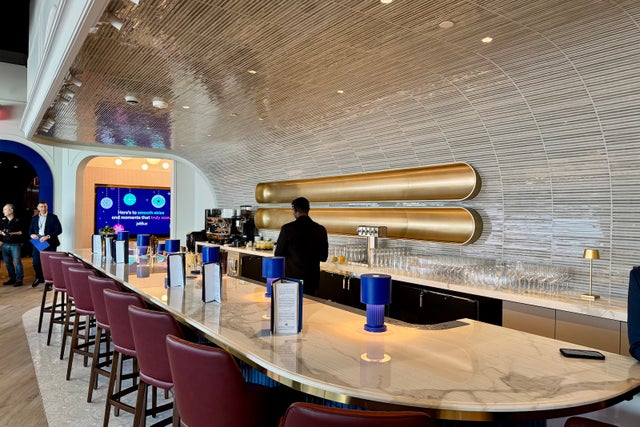 JetBlue launches day passes for New York's JFK lounge - The Points Guy