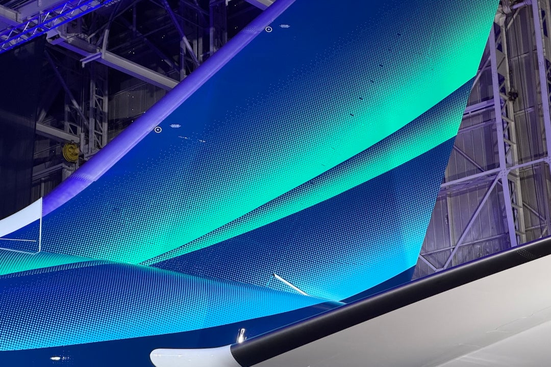 Alaska Airlines debuts first-ever Boeing 787 Dreamliner aircraft ...