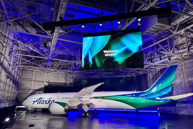 Alaska Airlines debuts first-ever Boeing 787 Dreamliner aircraft - The ...