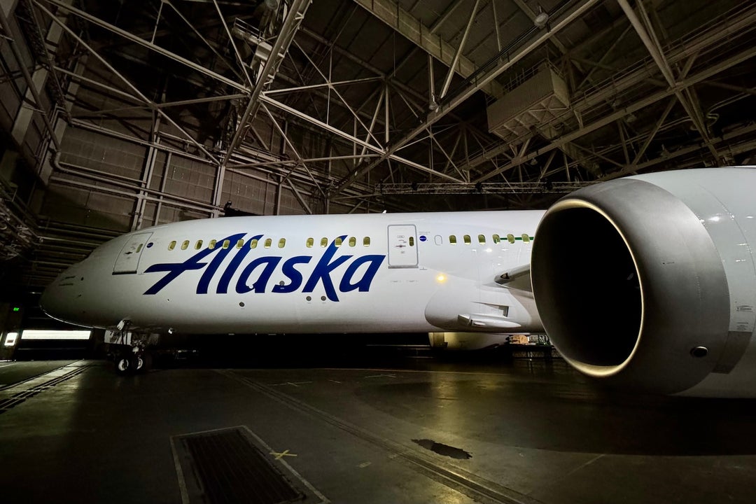 Alaska Airlines finishing Boeing 737 retrofits, begins Starlink ...