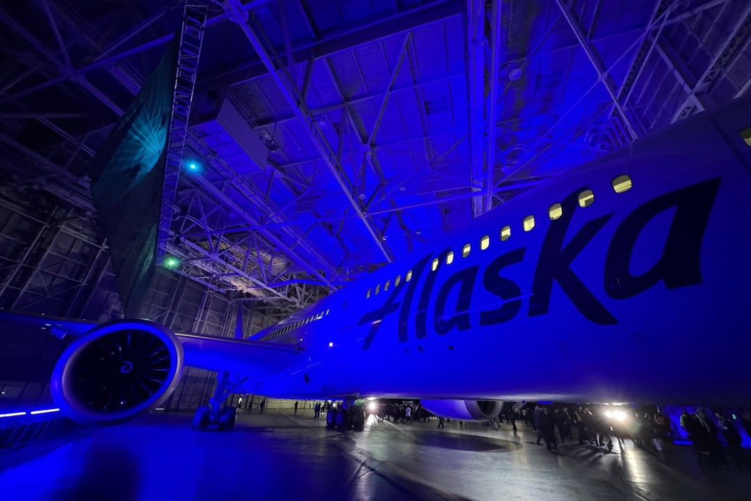Alaska Airlines debuts first-ever Boeing 787 Dreamliner aircraft - The ...