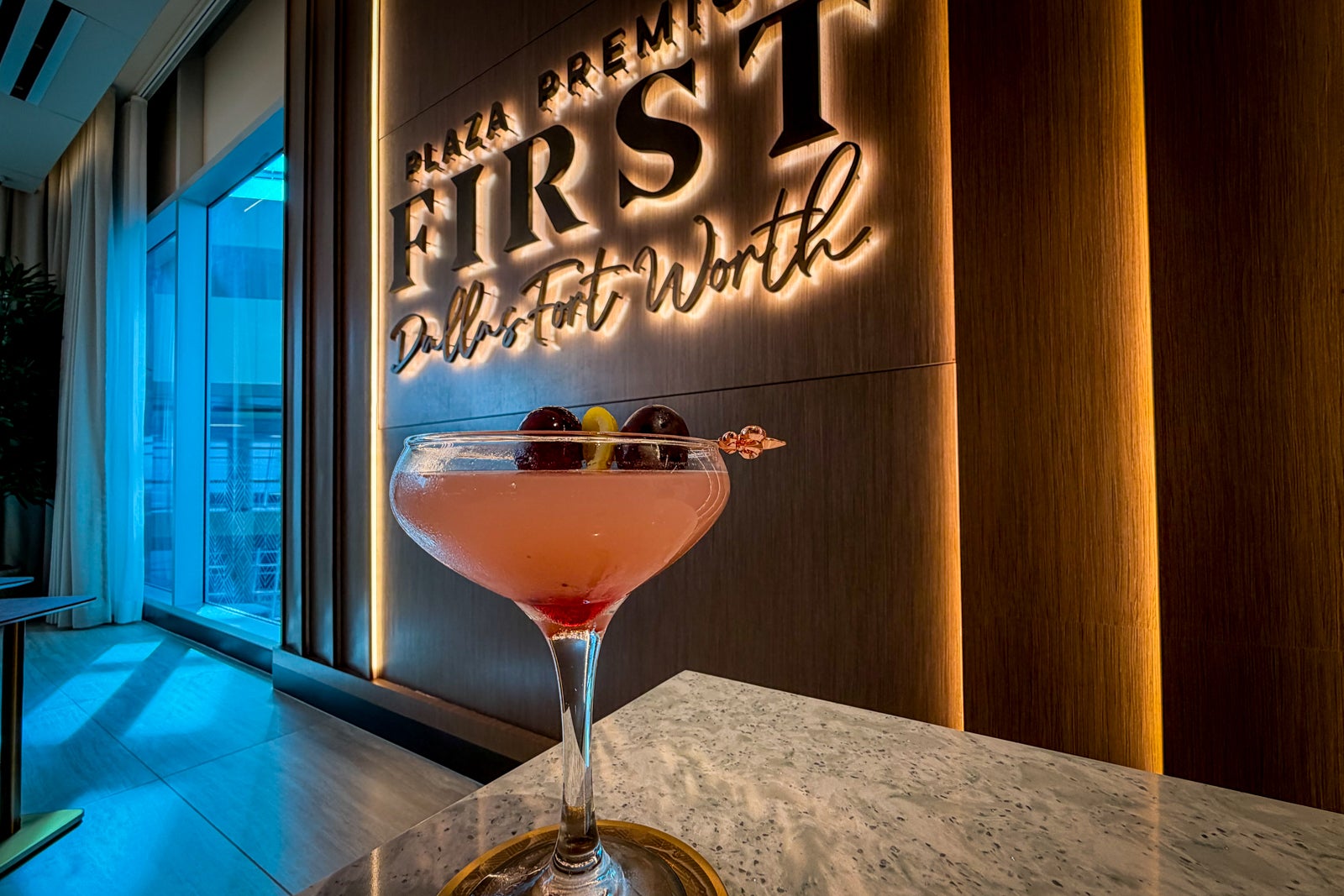 First look inside the swanky, new Plaza Premium First Lounge at DFW ...