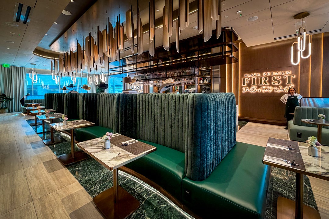 First look inside the swanky, new Plaza Premium First Lounge at DFW ...