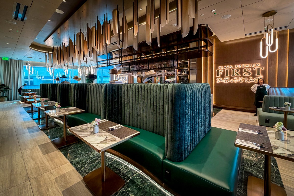 First look inside the swanky, new Plaza Premium First Lounge at DFW ...