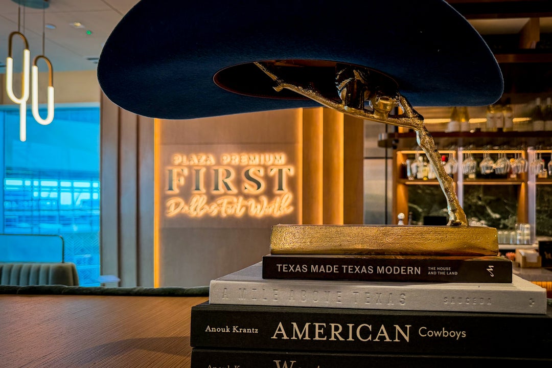 First look inside the swanky, new Plaza Premium First Lounge at DFW ...